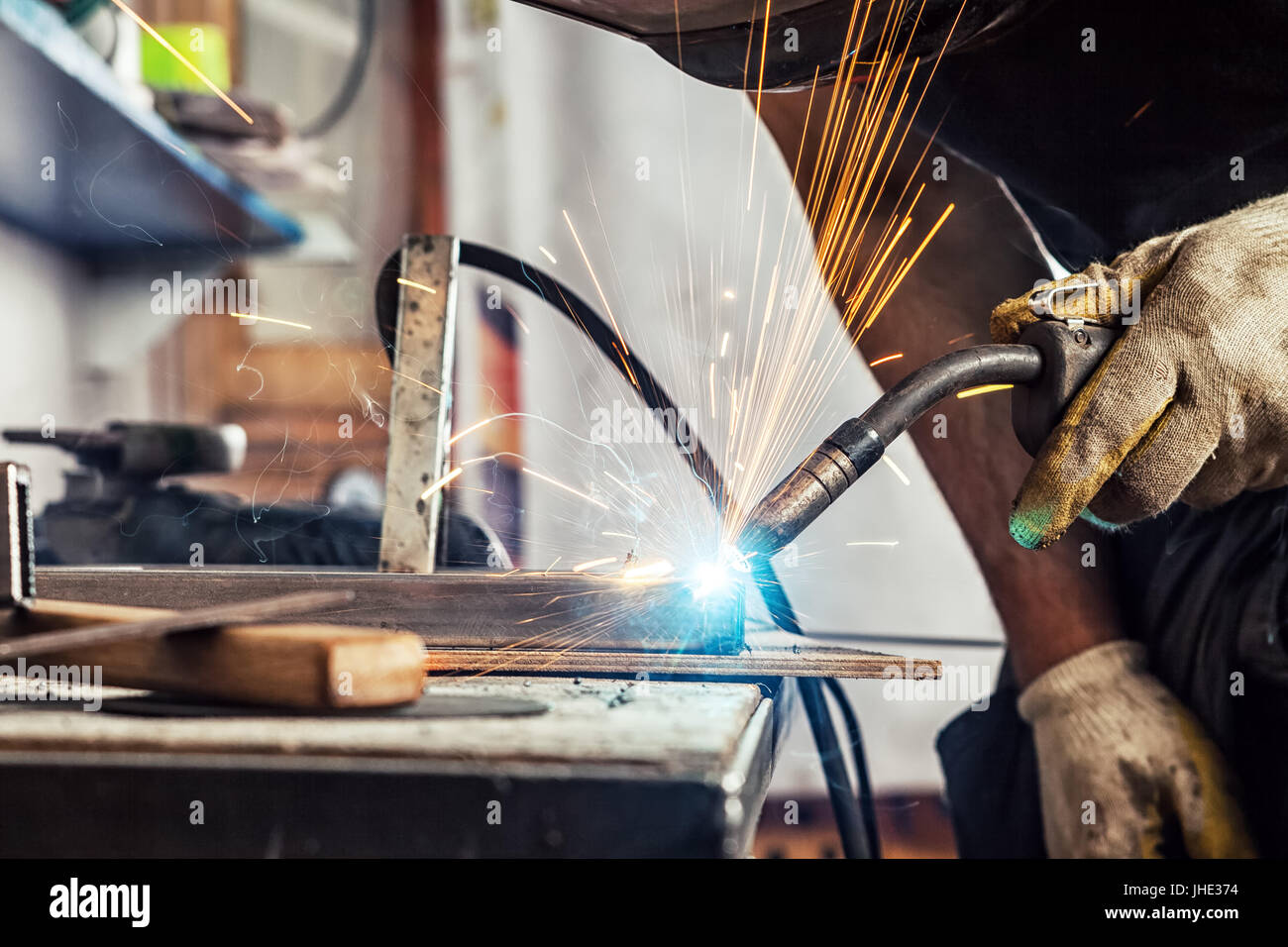 Man welding a metal frame hi-res stock photography and images - Alamy