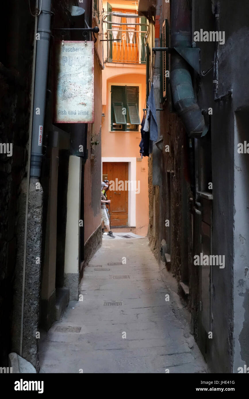 Italy italian backstreet back street hi-res stock photography and ...
