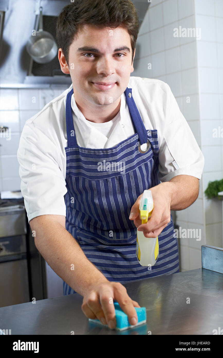 Kitchen worker hi-res stock photography and images - Alamy