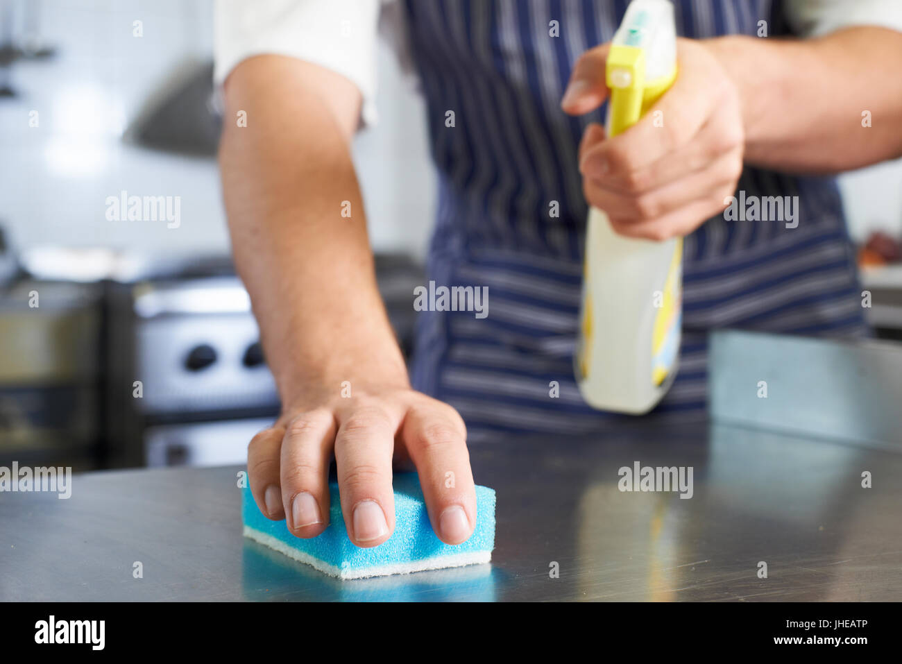 Kitchen cleaning hi-res stock photography and images - Alamy