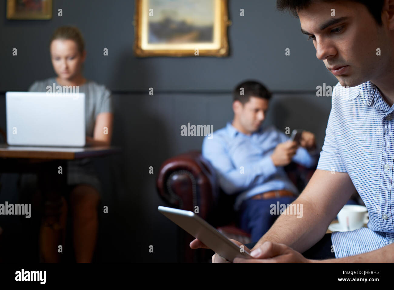 Devices cafe hi-res stock photography and images - Alamy