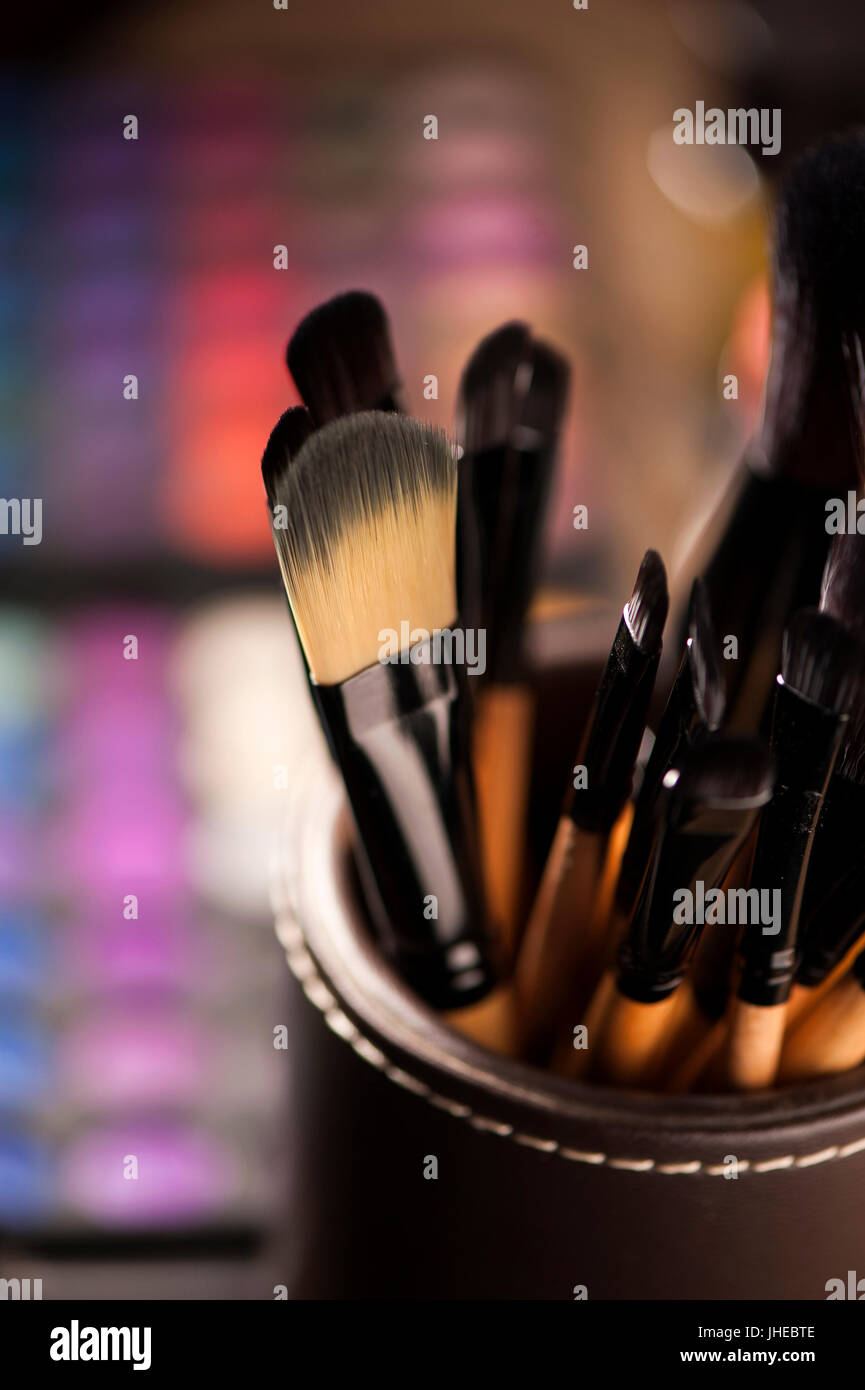 Eye shadow set hi-res stock photography and images - Alamy
