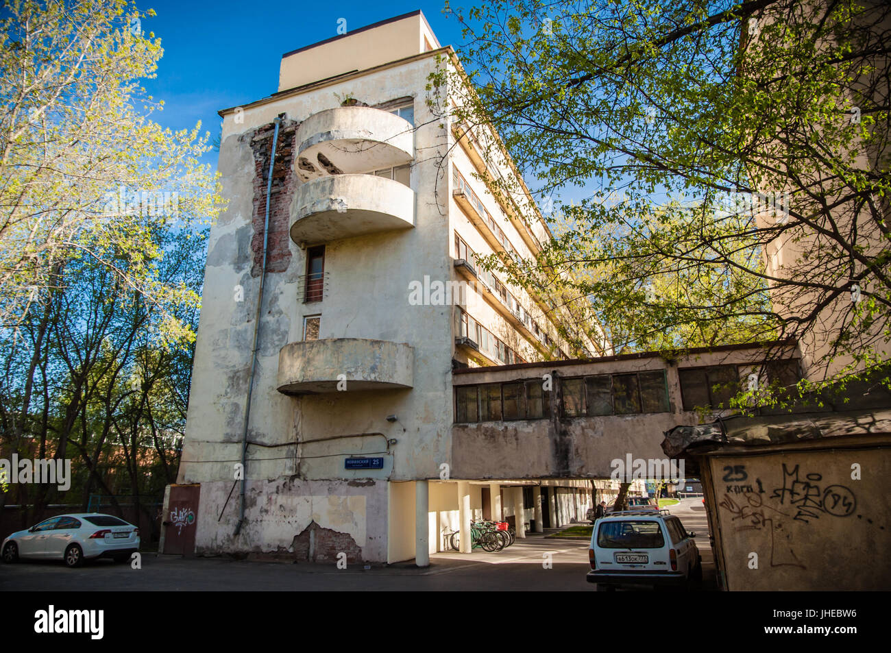 Narkomfin building hi-res stock photography and images - Alamy