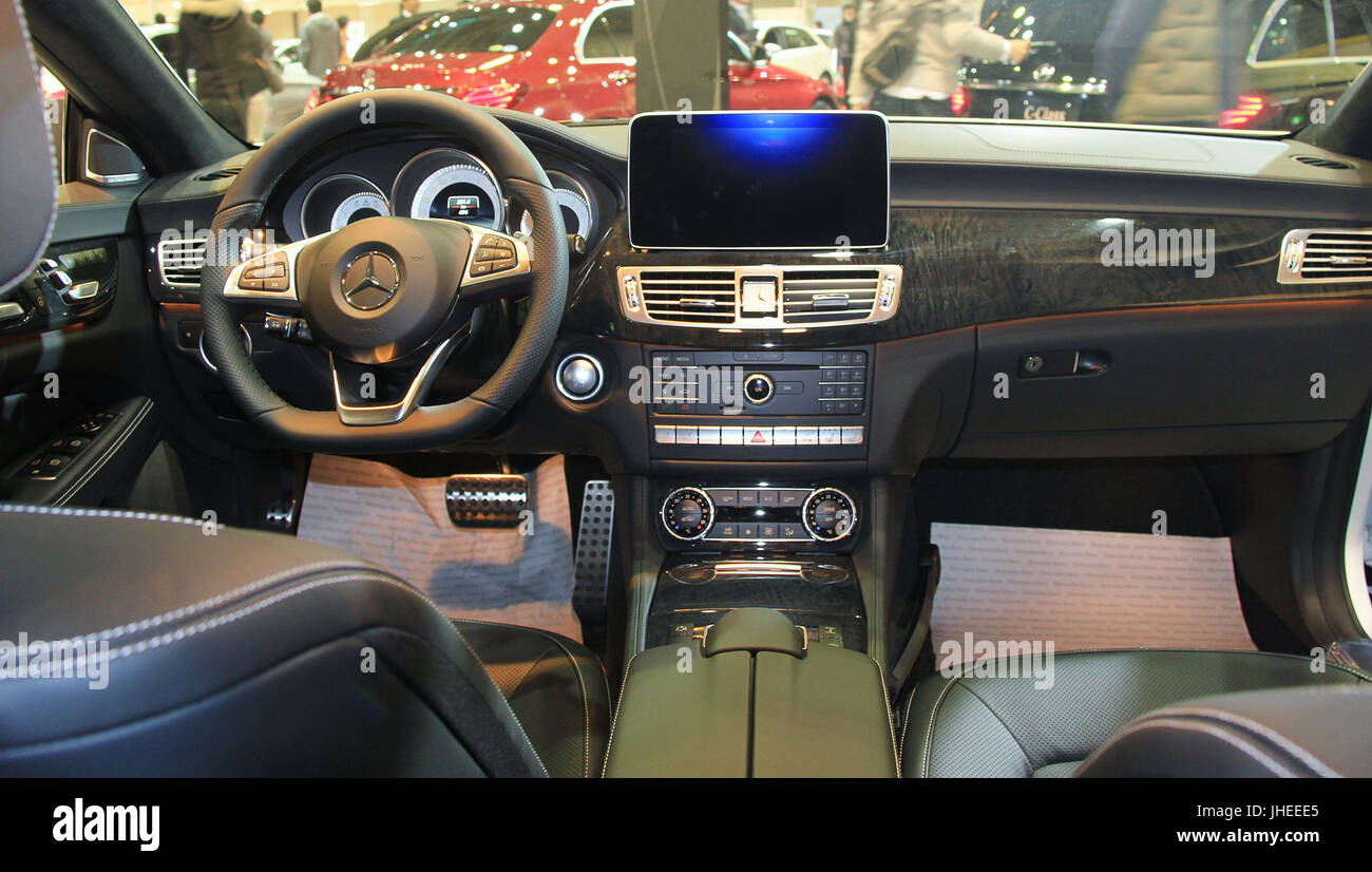 Mercedes benz technology hi-res stock photography and images - Alamy