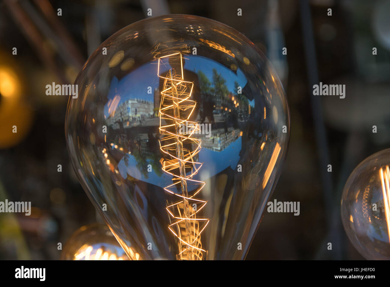 Light bulb store hi-res stock photography and images - Alamy