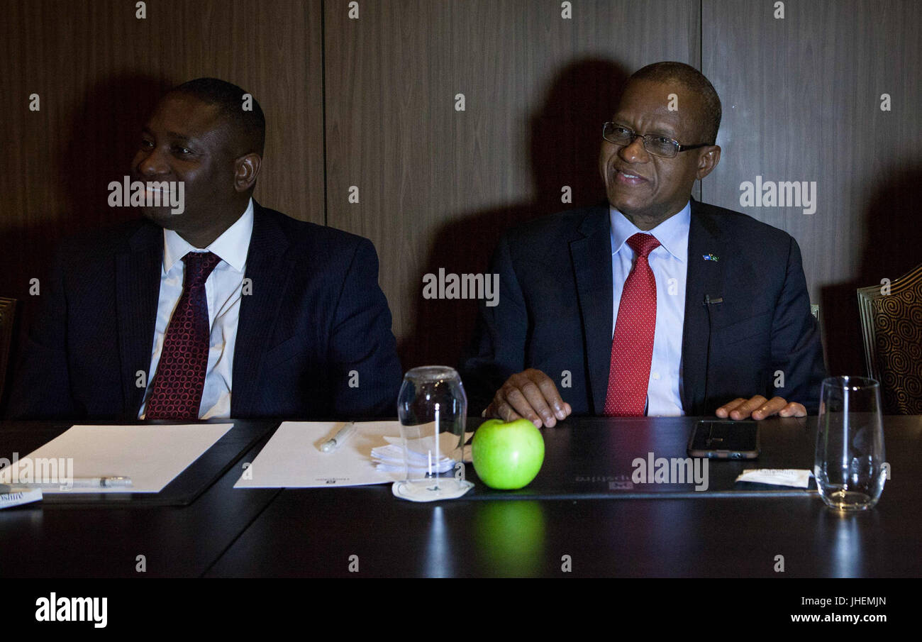 Somali engagement hi-res stock photography and images - Alamy