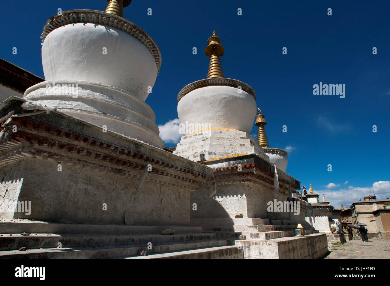 Tibetan lamas temple hi-res stock photography and images - Alamy