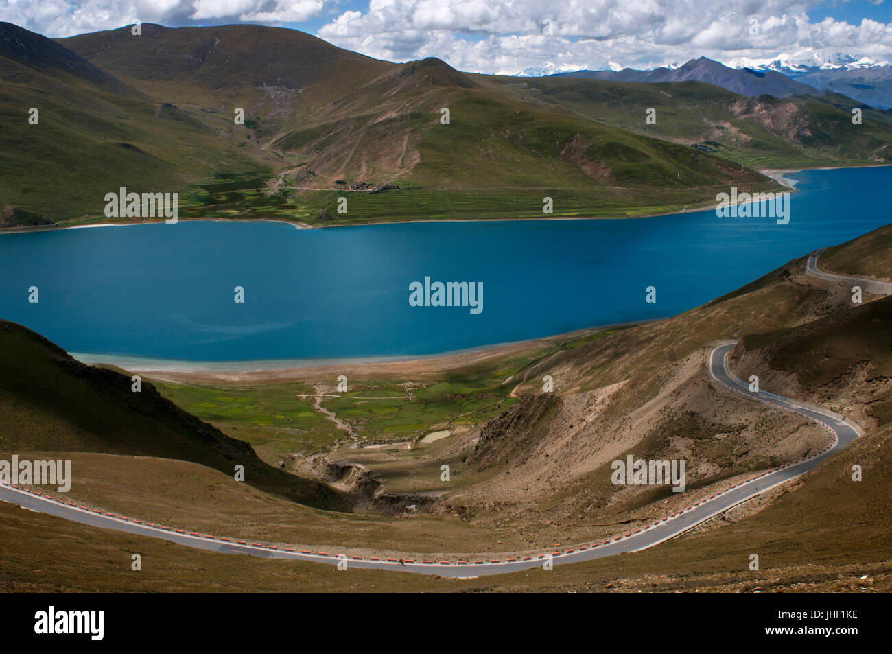 Yamdrok Lake seen from the Kamba La pass. Tibet's Sacred Yamdrok Tso ...
