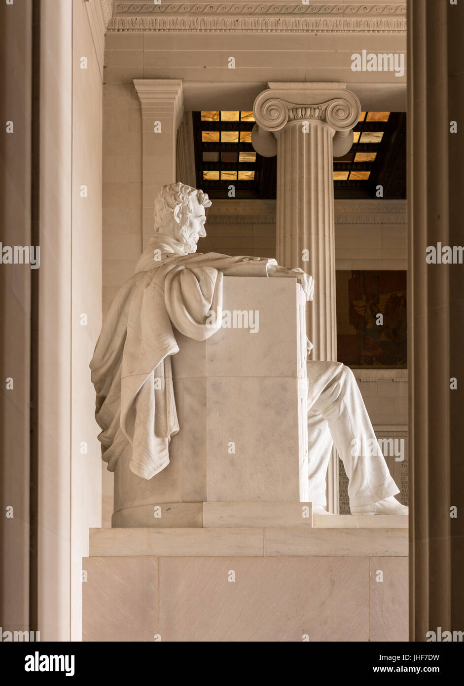 Side view of President Lincoln statue Stock Photo - Alamy