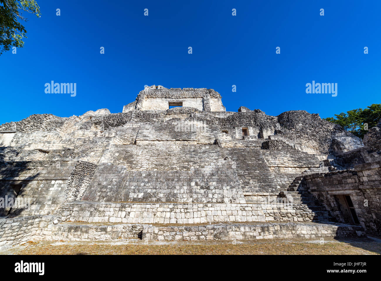 Pyramid of Mayan ruins in Becan, Mexico Stock Photo - Alamy
