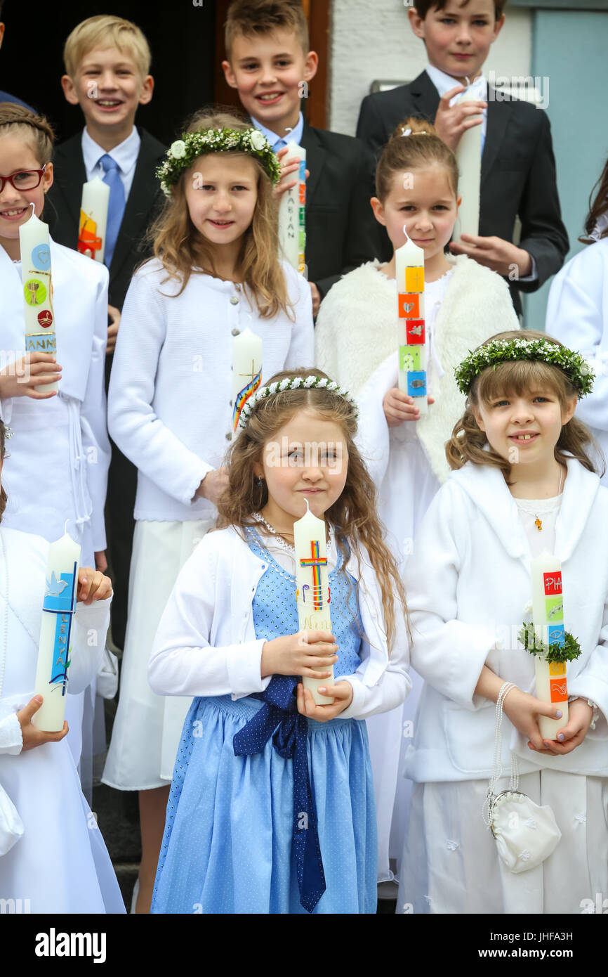 Group girls dressed for first communion hi-res stock photography and ...