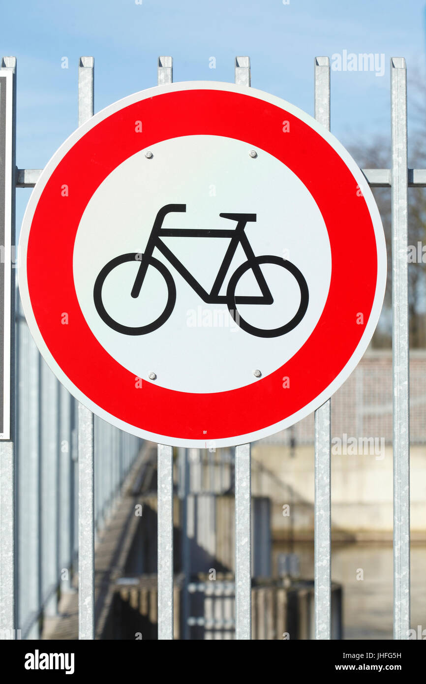 Traffic sign no parking cycle hi-res stock photography and images - Alamy