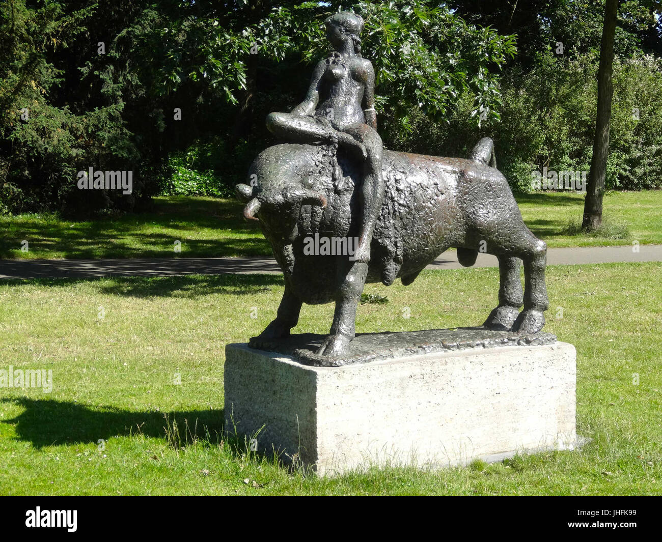20150630 Europa en de Stier1 (Zeus) door Pieter dHont Rijsterborgherpark Deventer Stock Photo ...