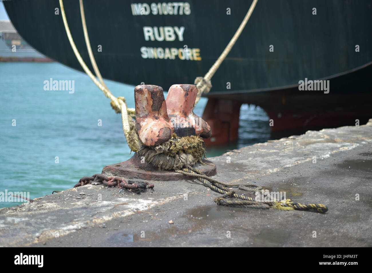 Seaport workers hi-res stock photography and images - Alamy