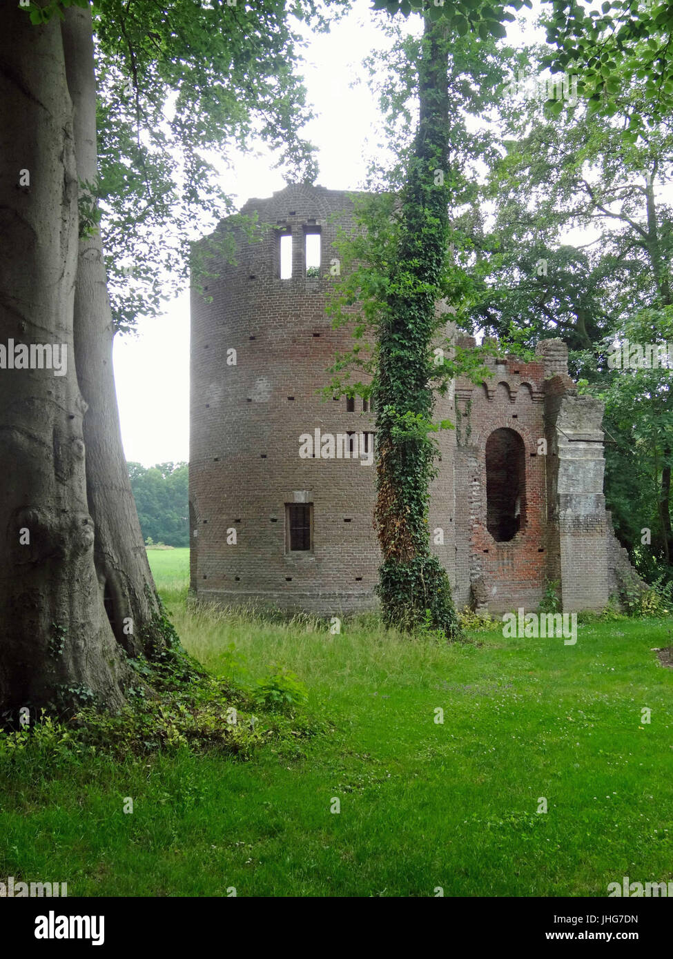 20150706 De Haere folly ruine3 Stock Photo - Alamy