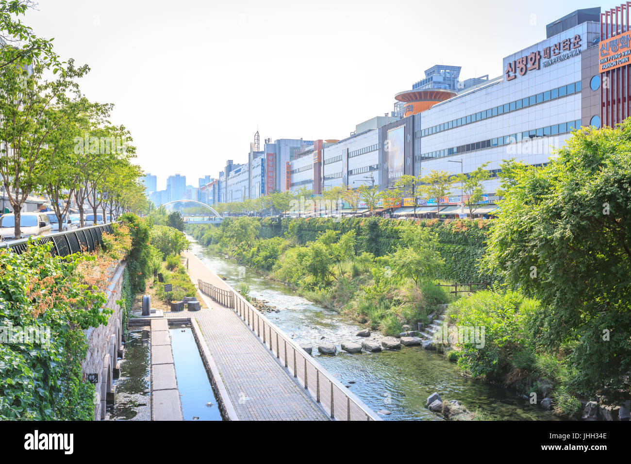 Pyoung Hwa Clothing Market beside Cheonggyecheon Stream on Jun 18, 2017 ...