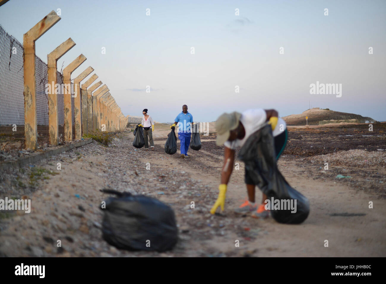 Volunteers clean beaches hi-res stock photography and images - Alamy