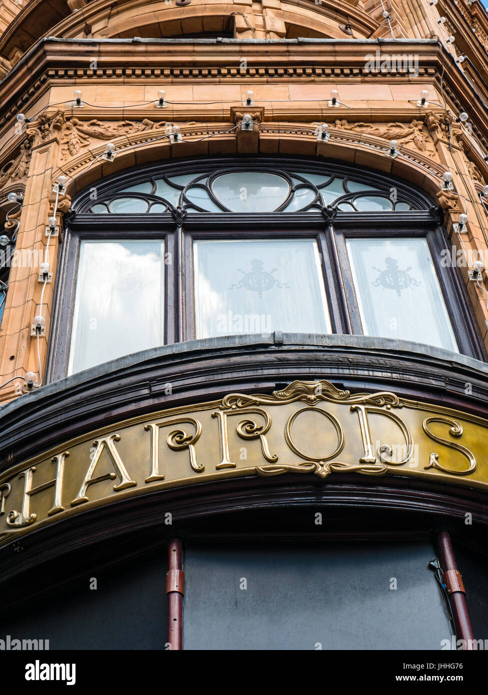Harrods logo hi-res stock photography and images - Alamy