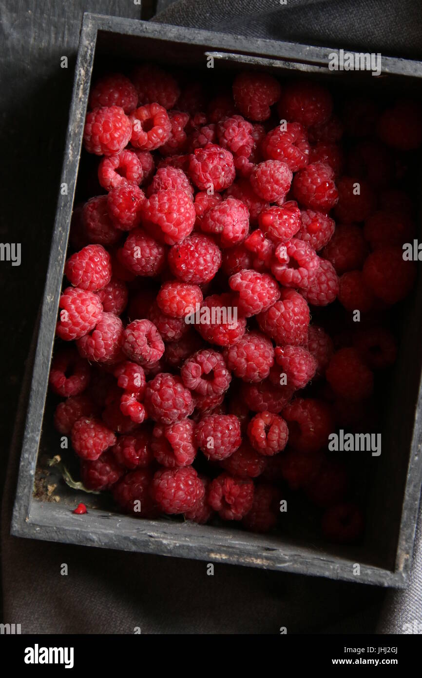 Raspberry in wooden box Stock Photo - Alamy