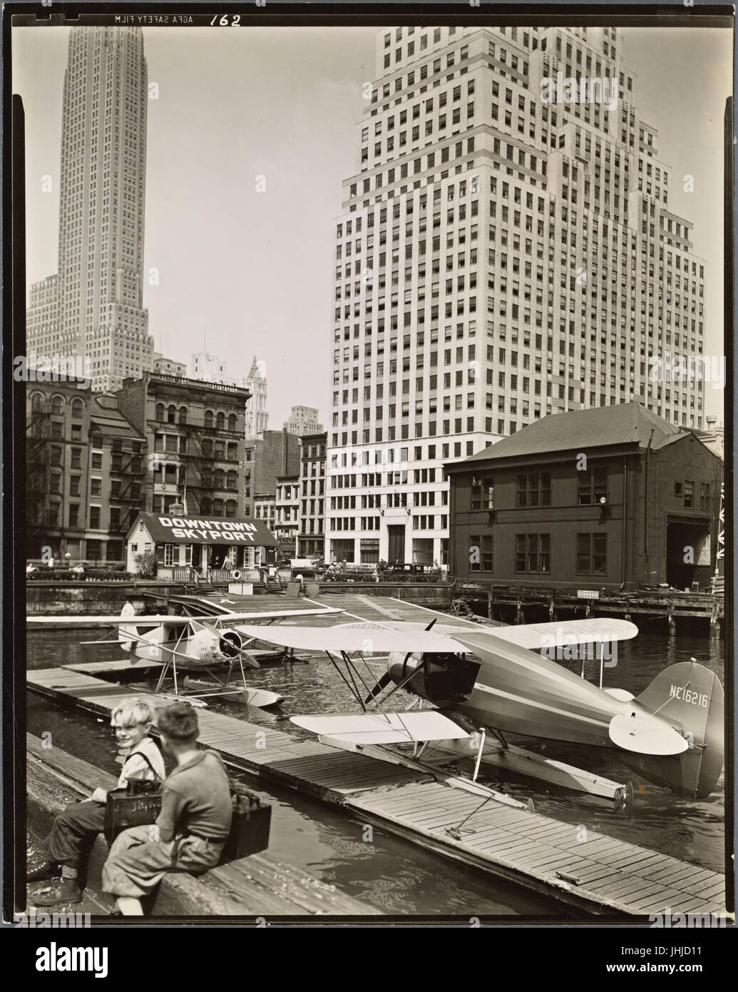 Downtown skyport hi-res stock photography and images - Alamy