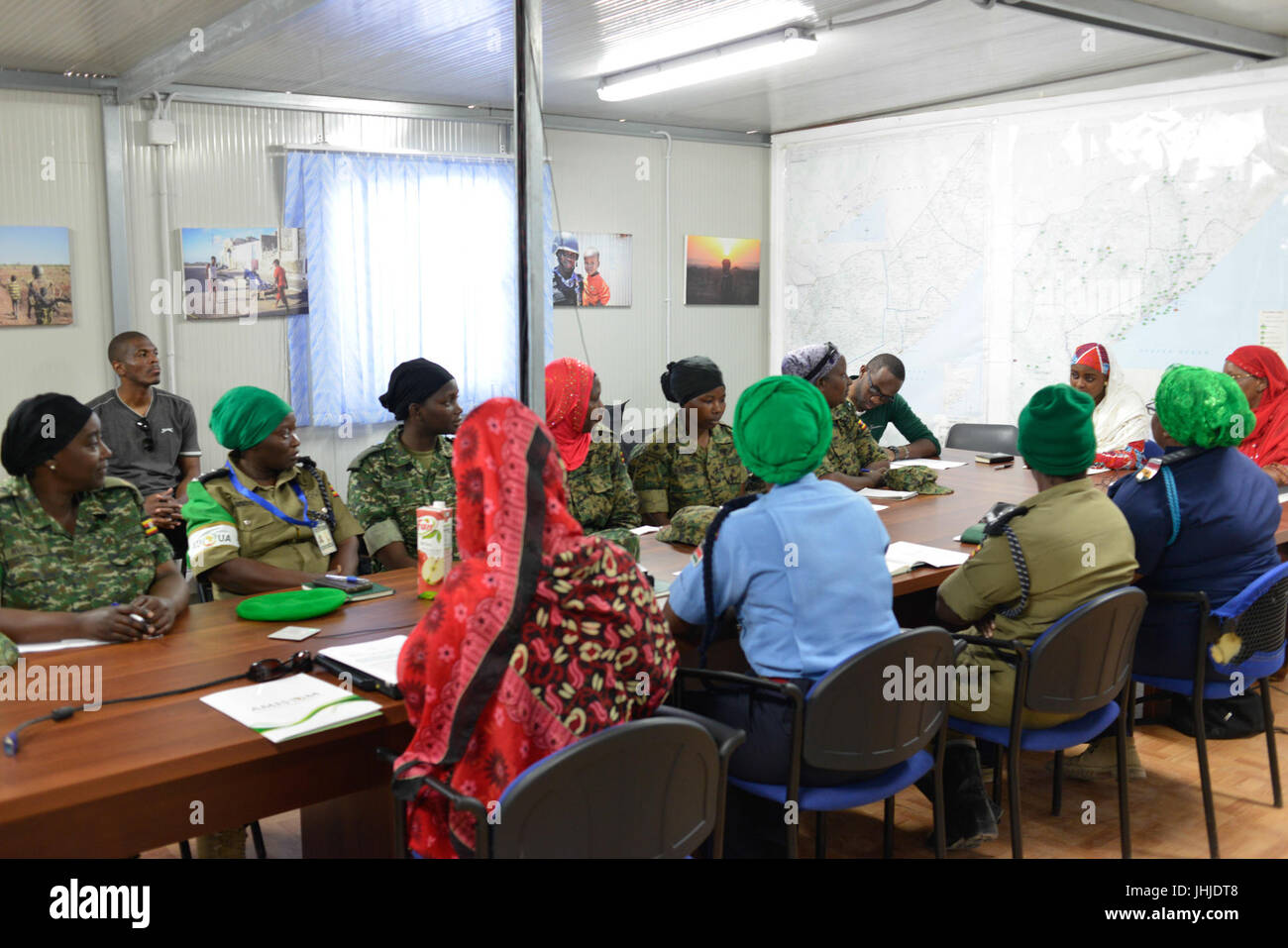 African female soldiers hi-res stock photography and images - Alamy