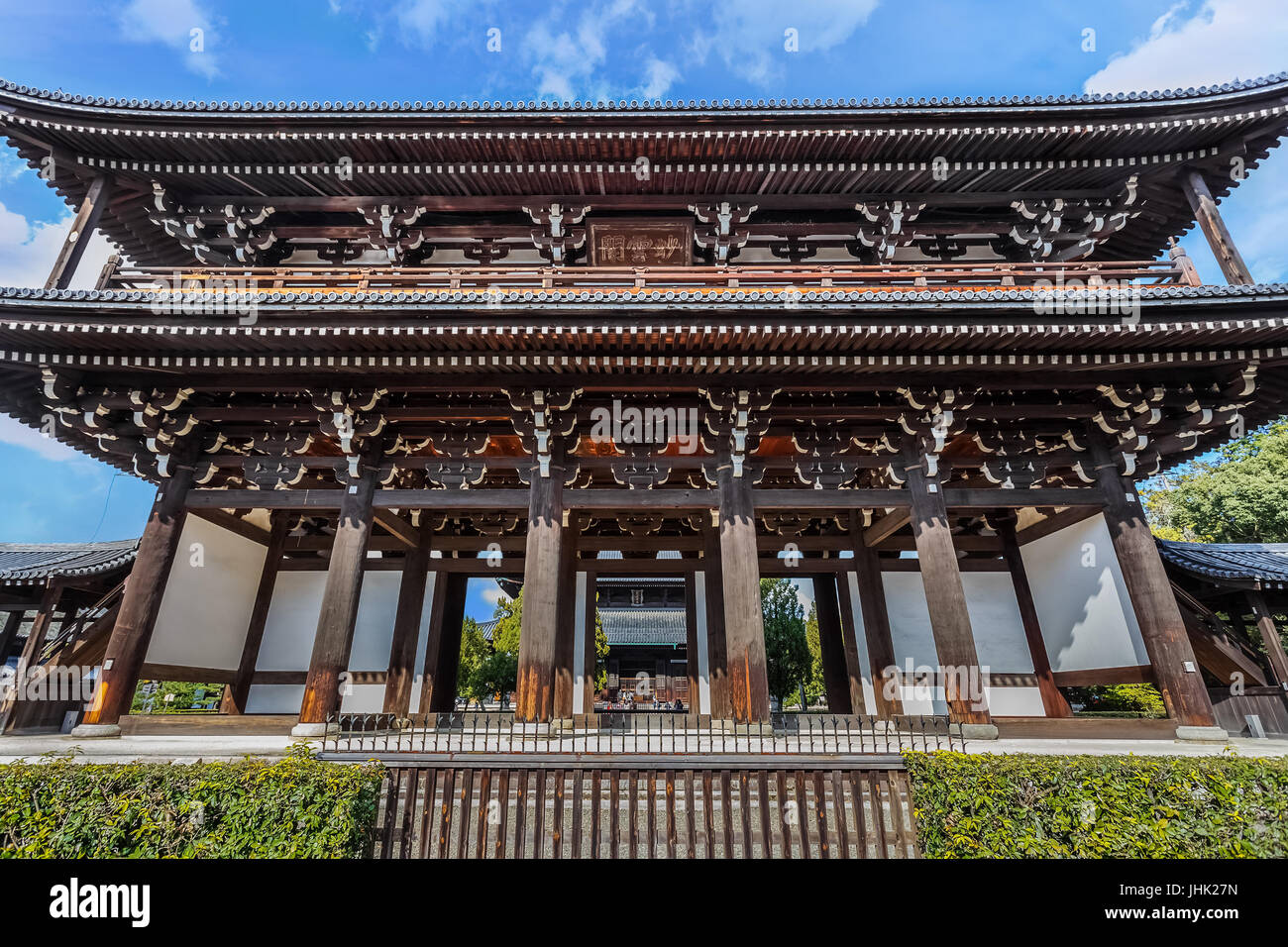 Sanmon - the main gate at Tofuku-ji Temple in Kyoto Stock Photo - Alamy