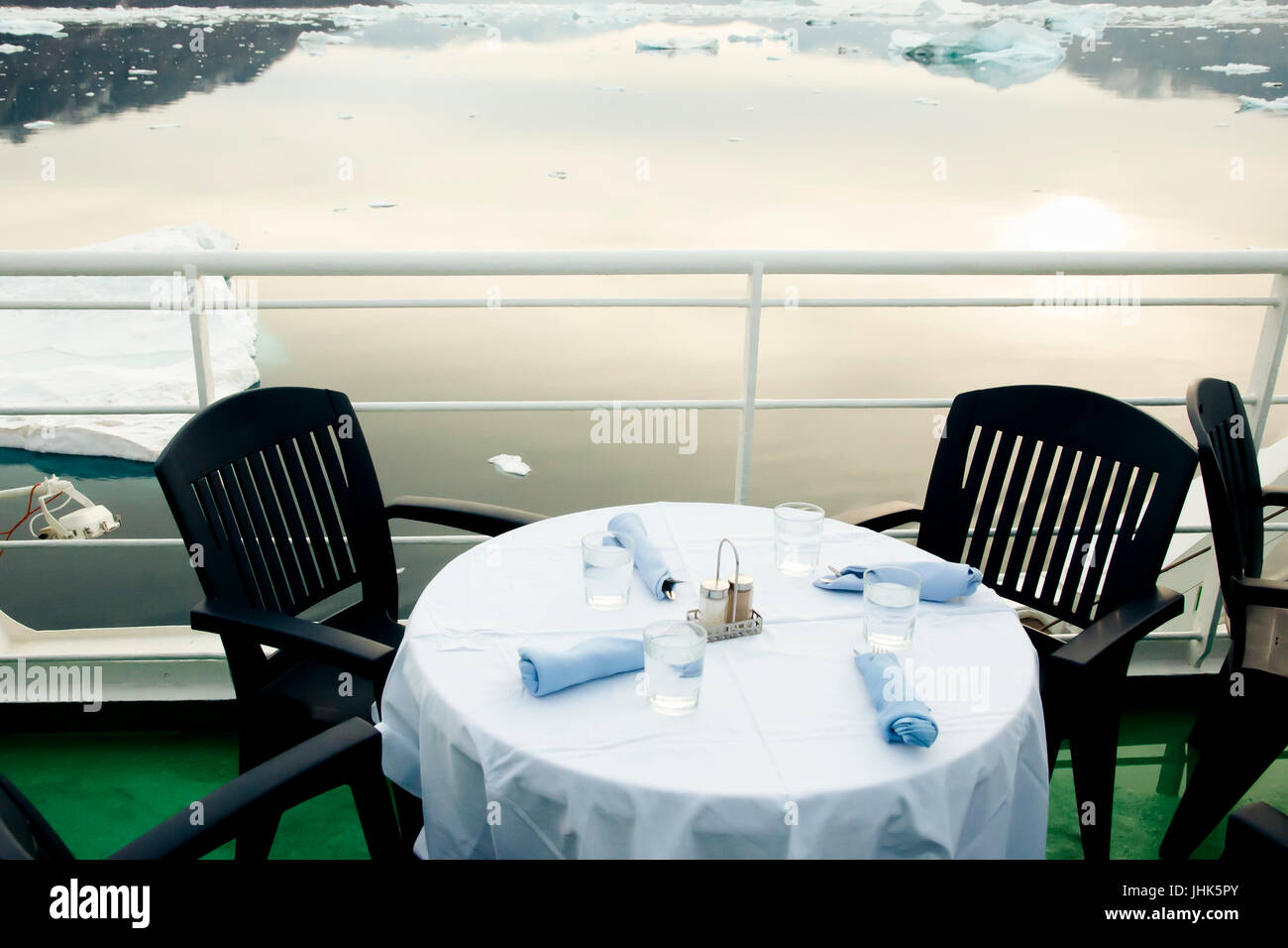 Cruise ship food hi-res stock photography and images - Alamy