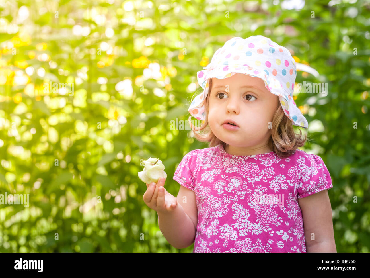 Kid small apple hi-res stock photography and images - Alamy