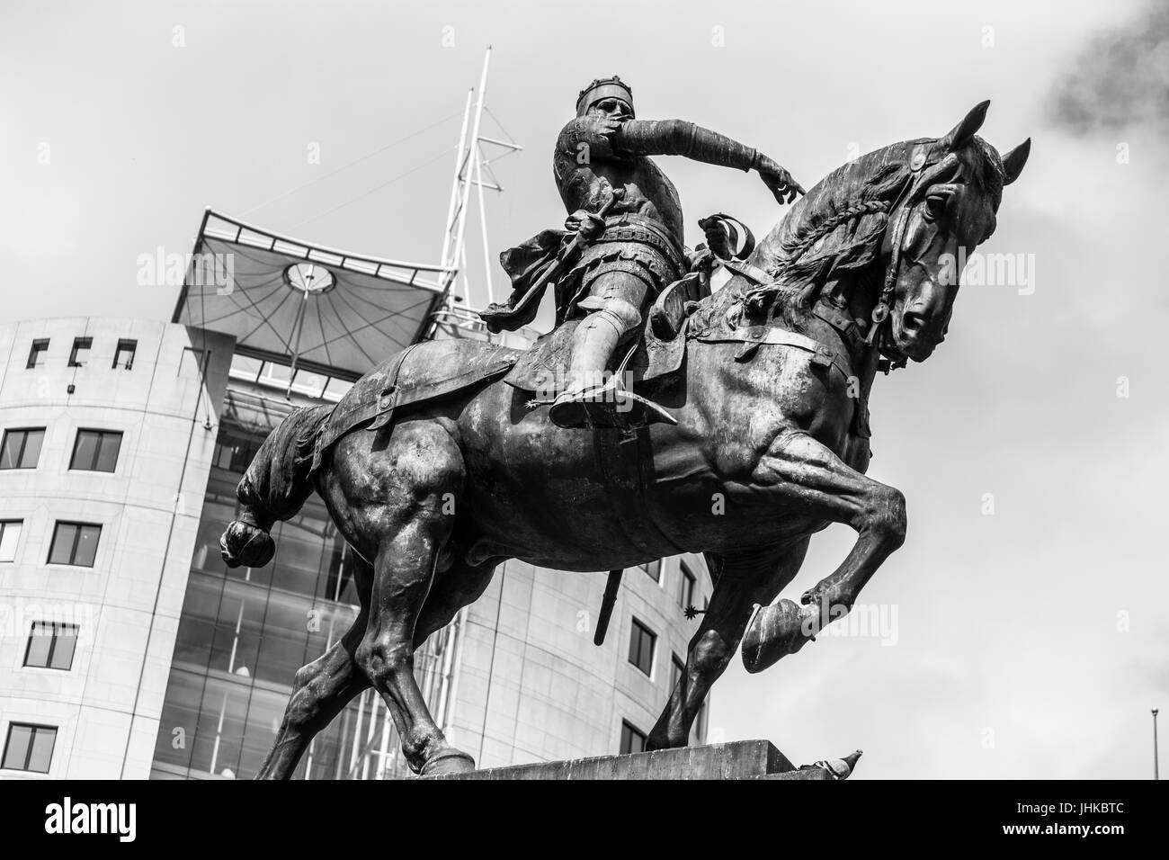 Statue in leeds city centre Black and White Stock Photos & Images - Alamy