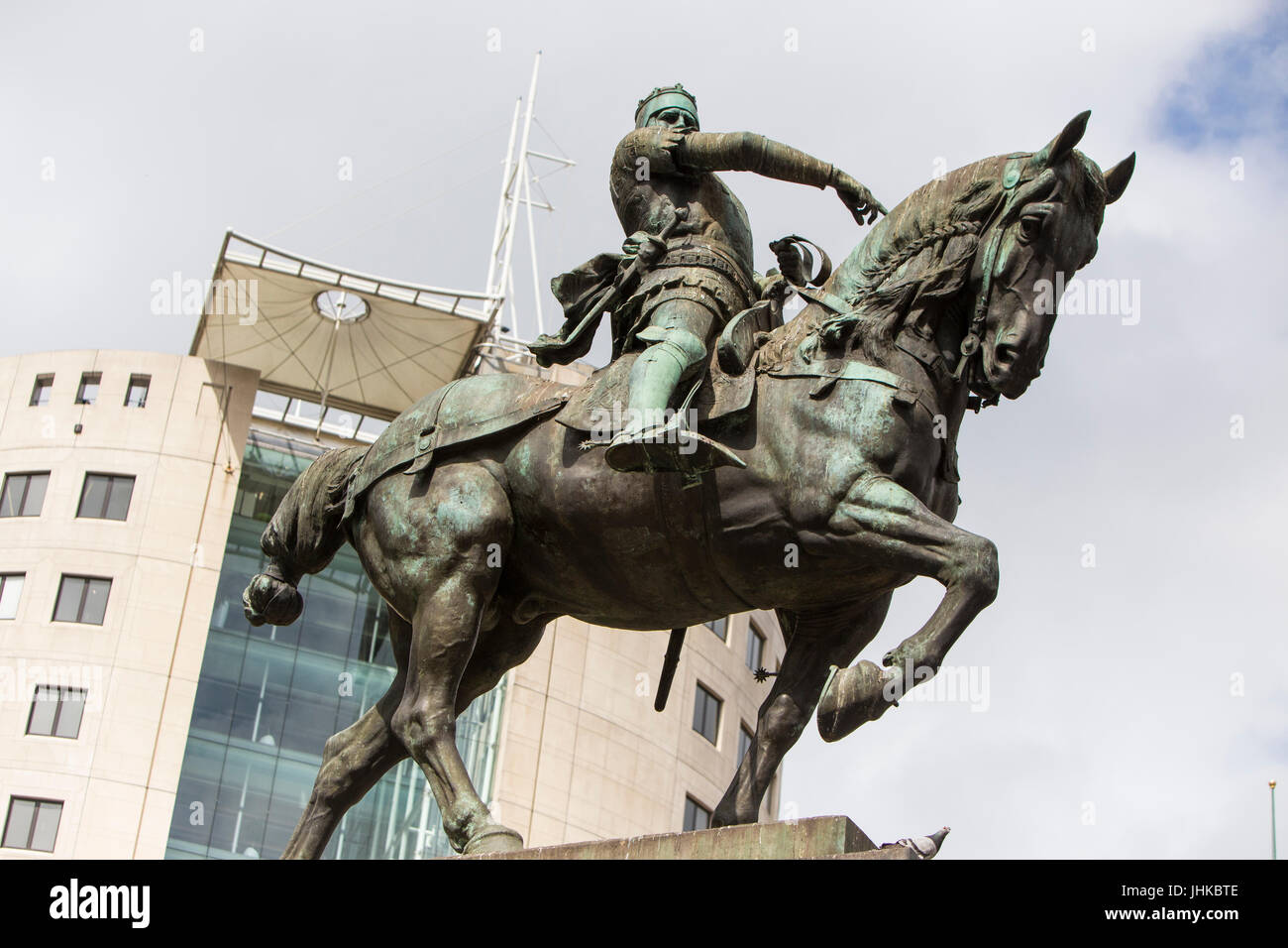Black horse statue leeds hi-res stock photography and images - Alamy