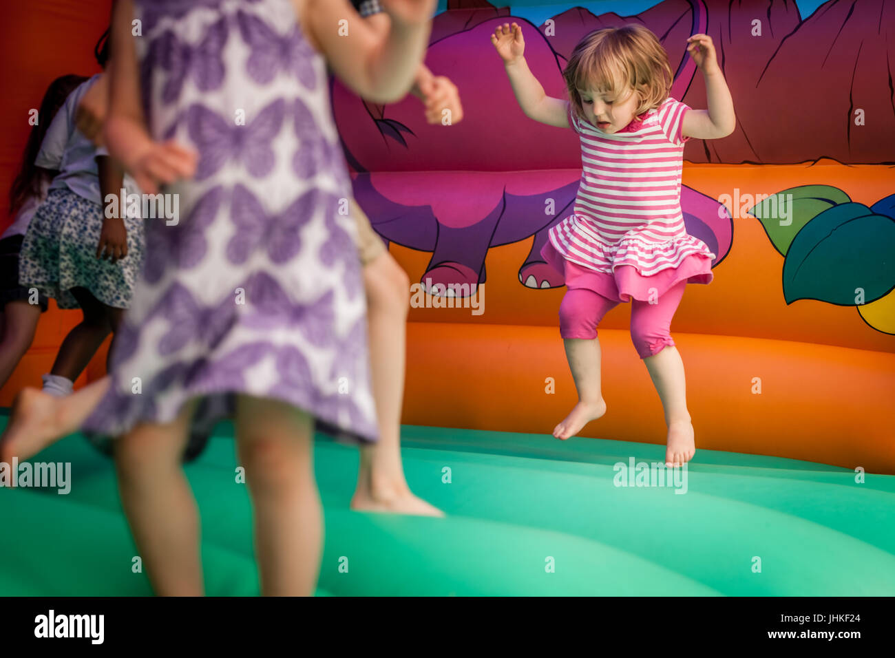 Children bouncy castle party hi-res stock photography and images - Alamy