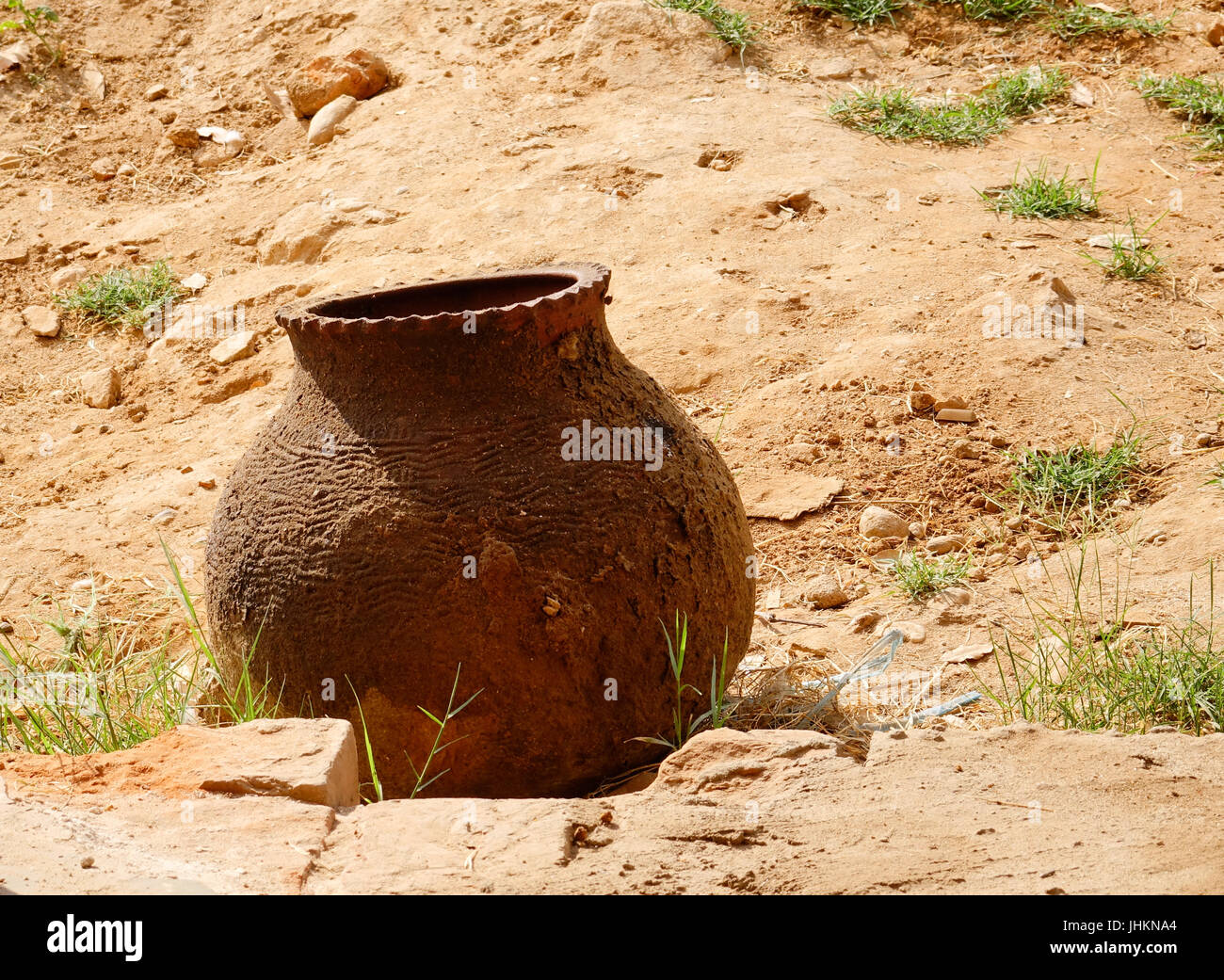 Clay pot burma hi-res stock photography and images - Alamy