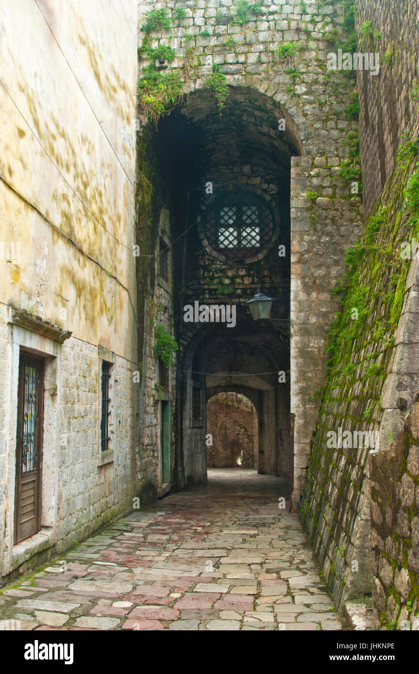Medieval architecture landmarks hi-res stock photography and images - Alamy