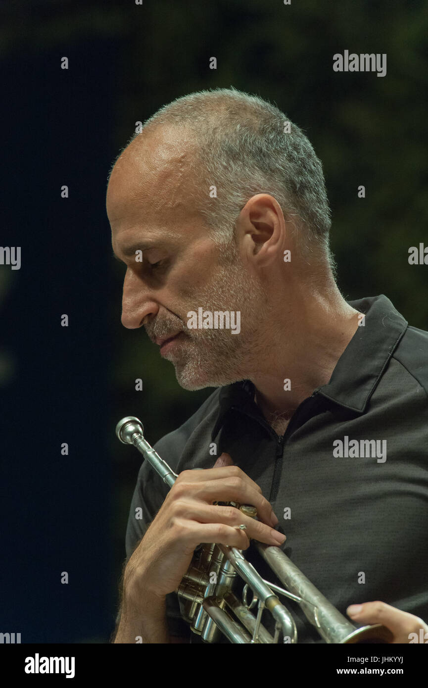 Larry grenadier hi-res stock photography and images - Alamy