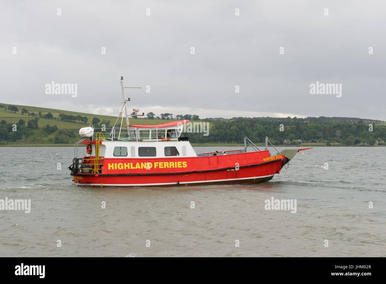 The small Highland Ferries "Renfrew Rose" car ferry makes the short ...