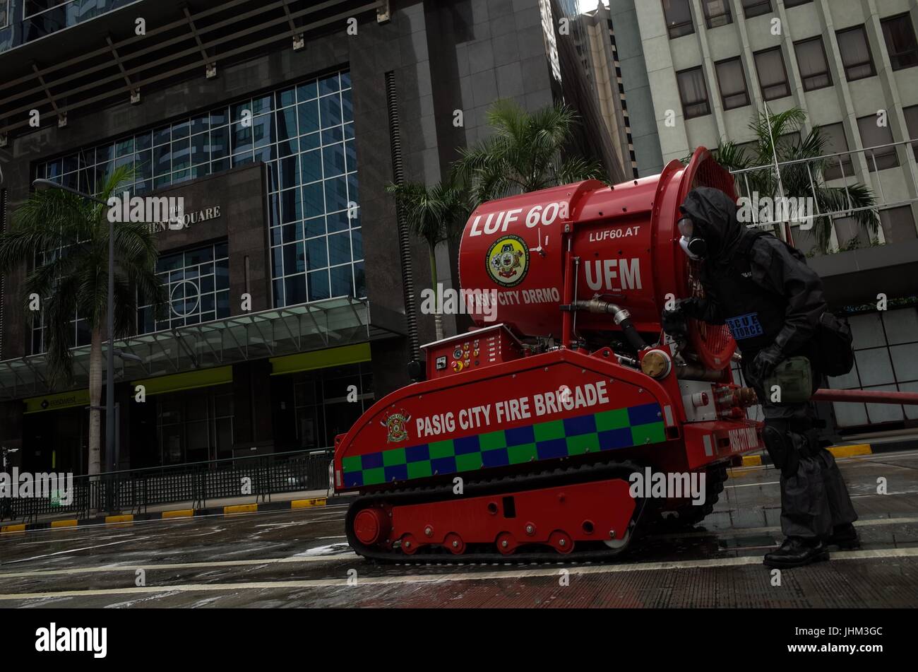 Philippines. 14th July, 2017. A SWAT enforcer looks on from an LUF 60 ...