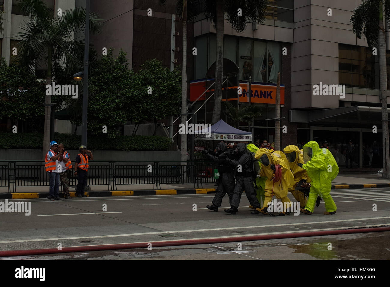 Swat team rescue hi-res stock photography and images - Alamy