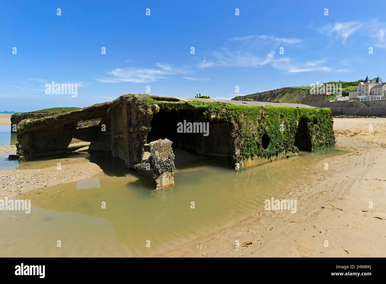 Temporary artificial harbour harbor hi-res stock photography and images ...