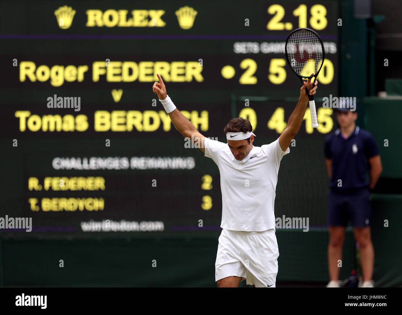 Roger federer 2017 wimbledon hi-res stock photography and images - Alamy