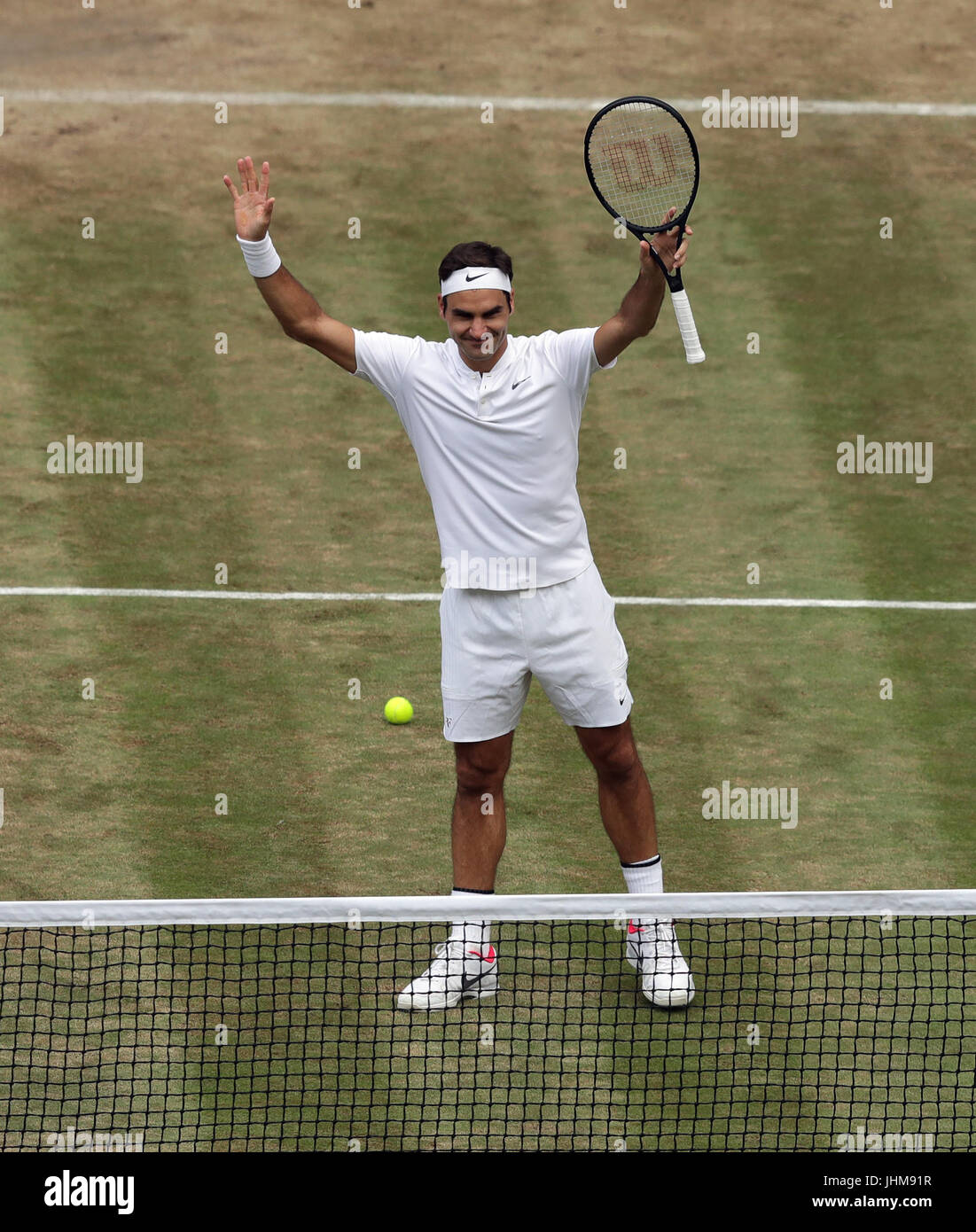 Roger Federer celebrates victory over Thomas Berdych on day eleven of ...