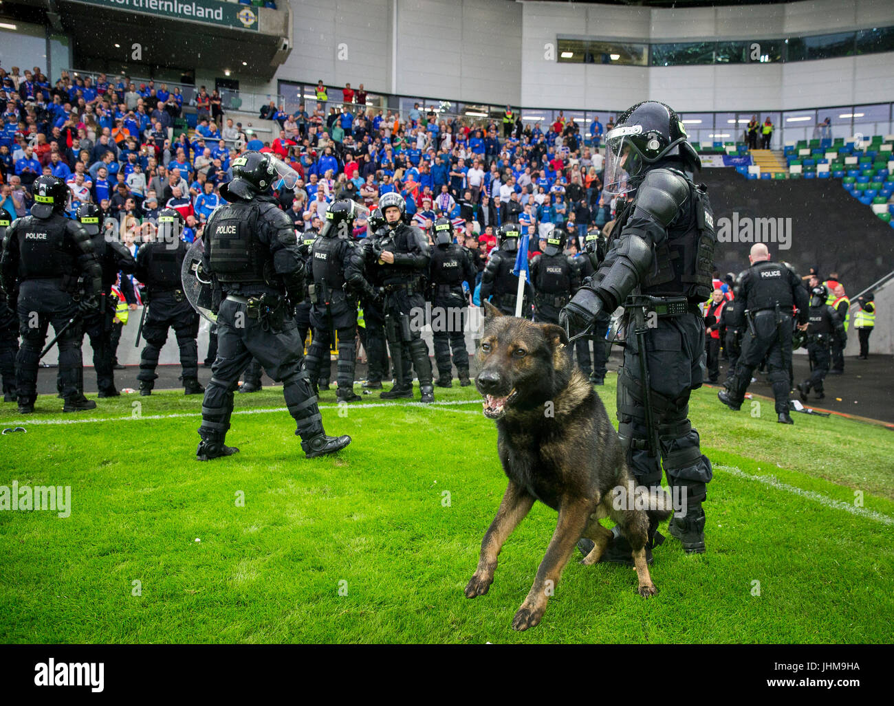 Psni In Riot Gear High Resolution Stock Photography and Images - Alamy