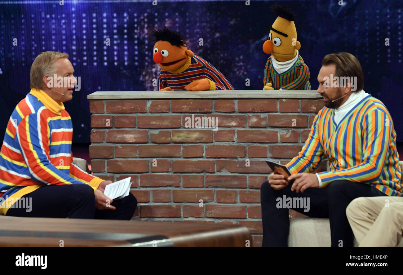 Bert and ernie tv hi-res stock photography and images - Alamy