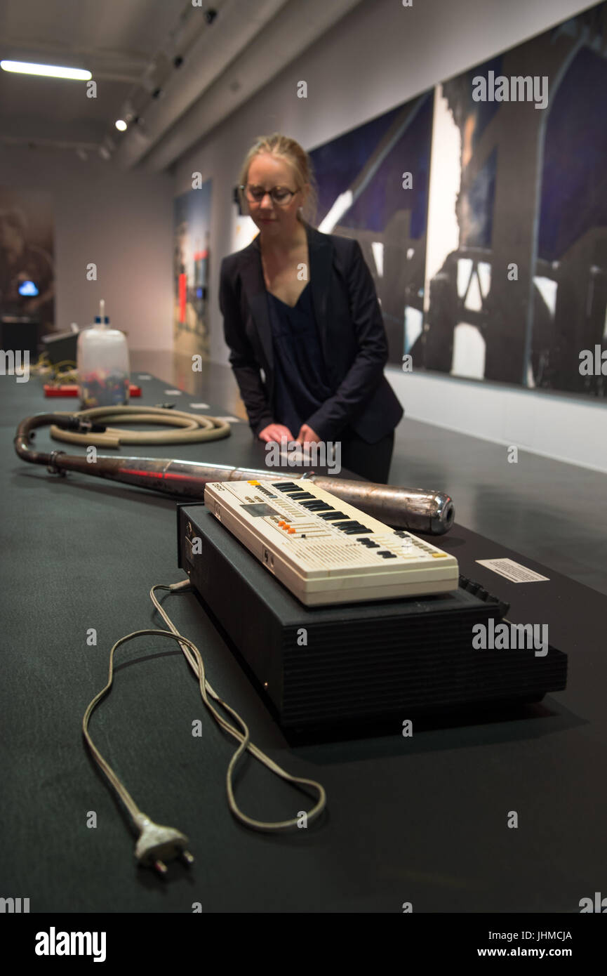 Dresden, Germany. 14th July, 2017. Intern Inka watches self-made ...