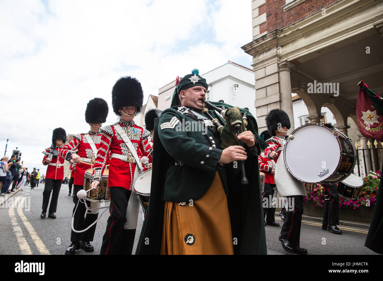 1st battalion irish guards drums hi-res stock photography and images ...