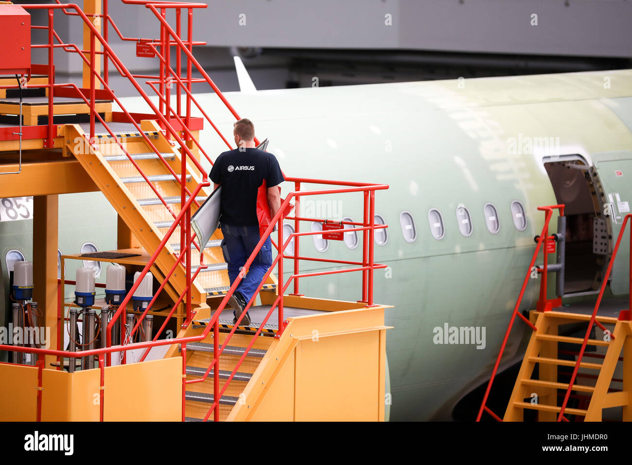 Airbus a320 assembly line hi-res stock photography and images - Alamy