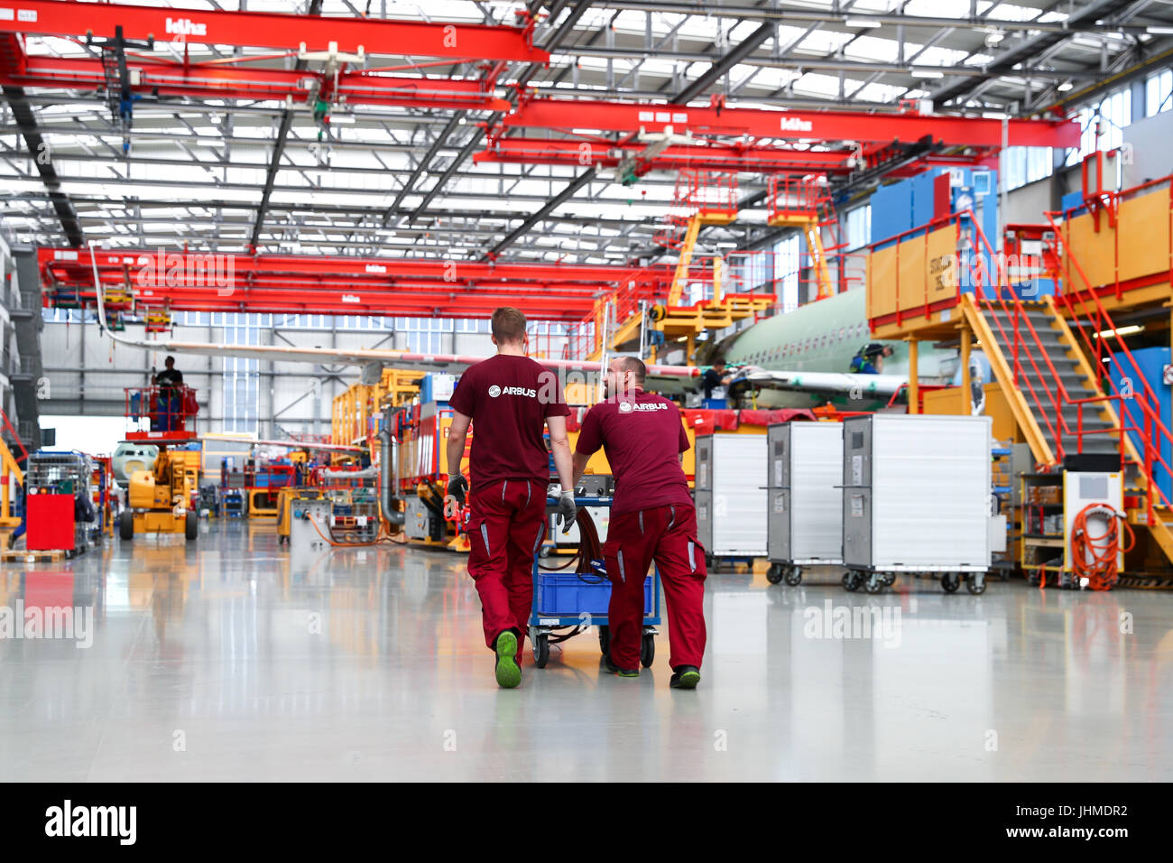 Hamburg, Germany. 14th July, 2017. Airbus employees working in the ...