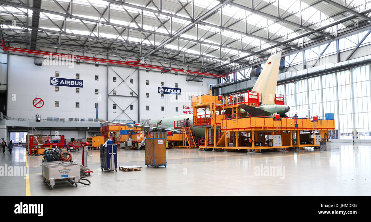 Airbus a320 assembly line hi-res stock photography and images - Alamy