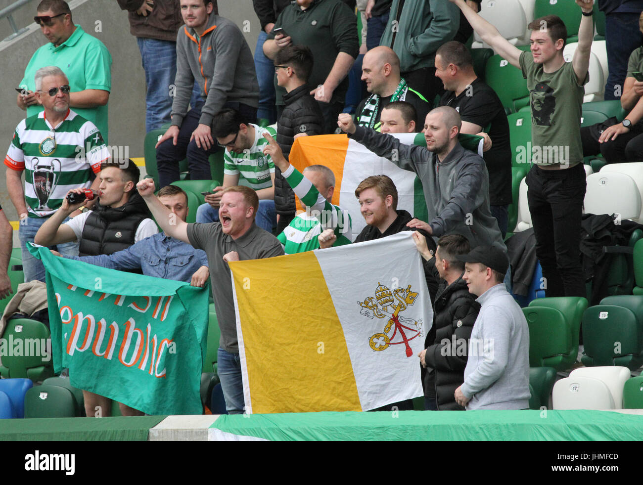 Celtic supporters hi-res stock photography and images - Alamy