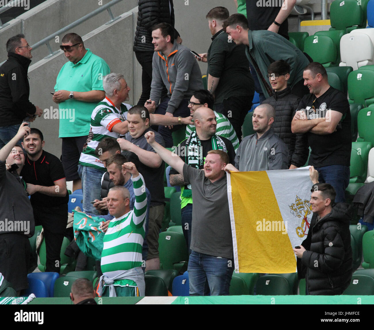 Celtic supporters hi-res stock photography and images - Alamy