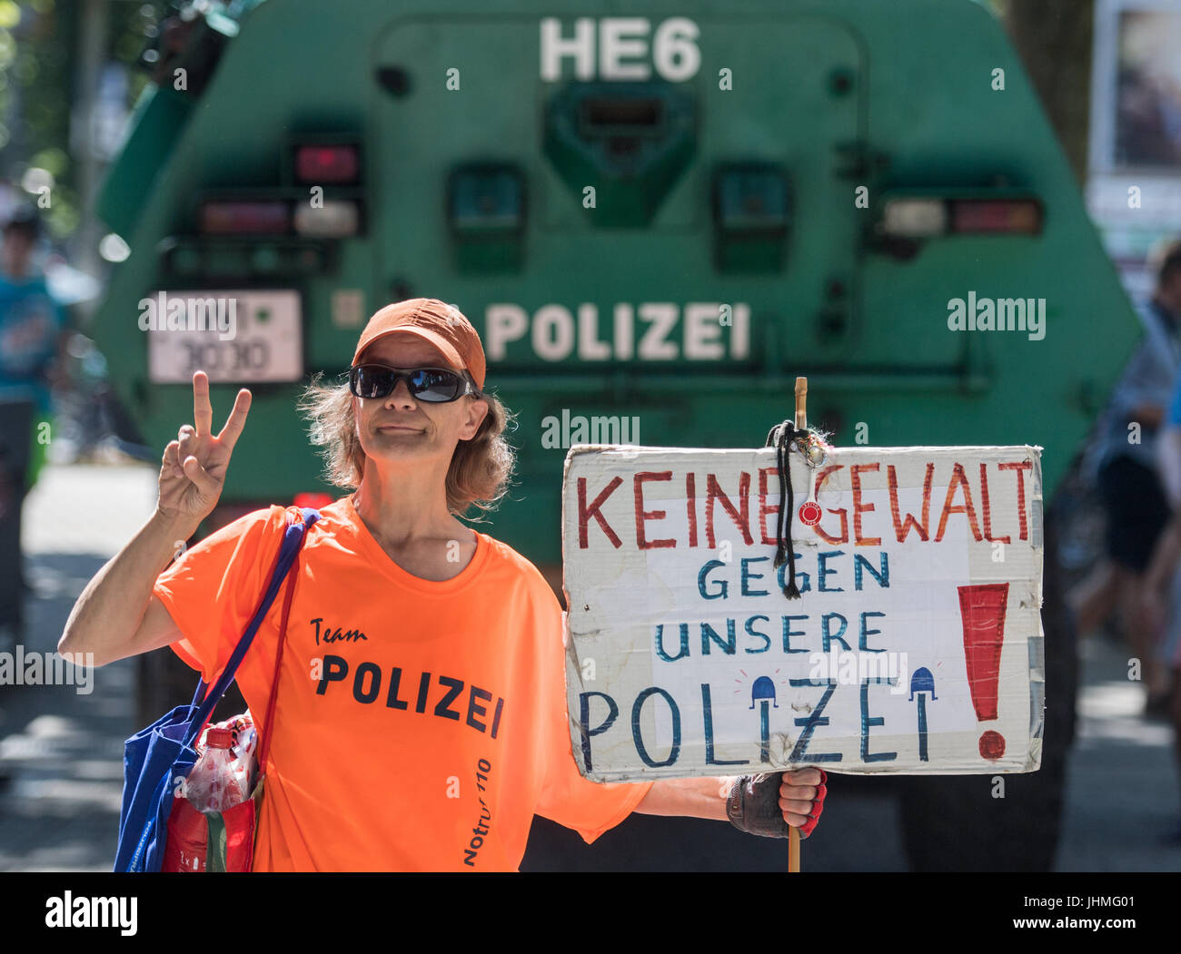 The activist Susann Zech speaks up for the protection of police ...